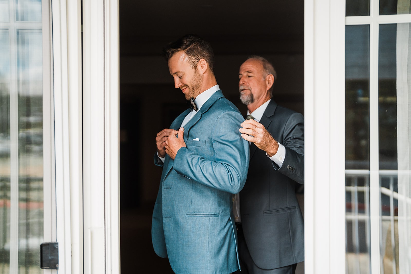 Moody Washington Micro Wedding - Between the Pine